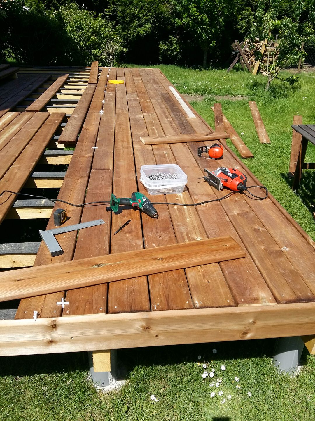 La terrasse en bois, le chantier de l'année!